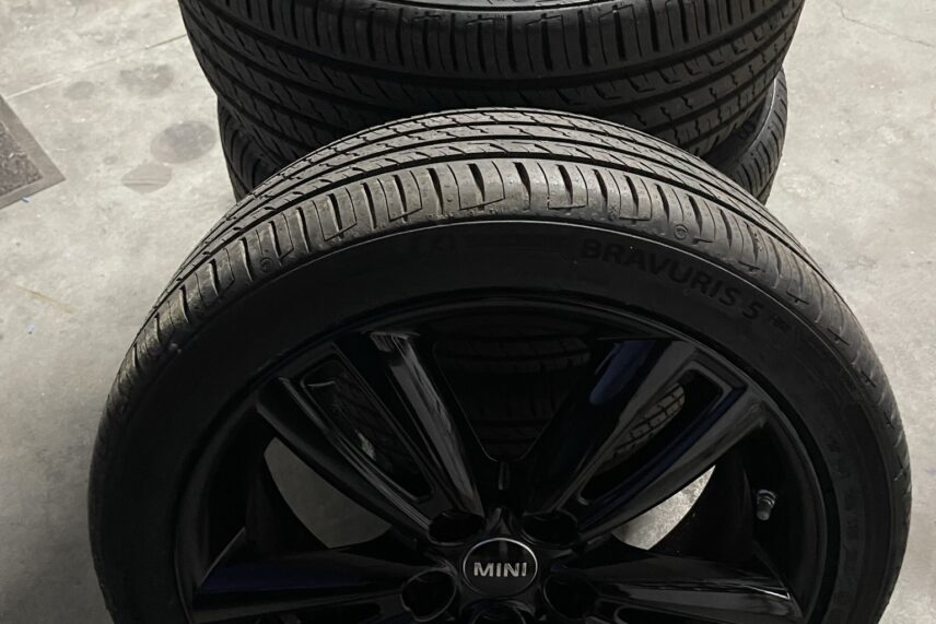 John Cooper Works zwarte wielen set - Track Spoke 17" velgen inclusief ...